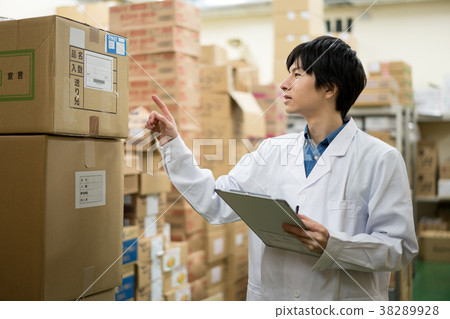 Warehouse stock check medical - Stock Photo [38289928] - PIXTA