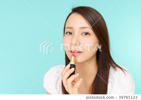 Women who make up makeup - Stock Photo [39765122] - PIXTA