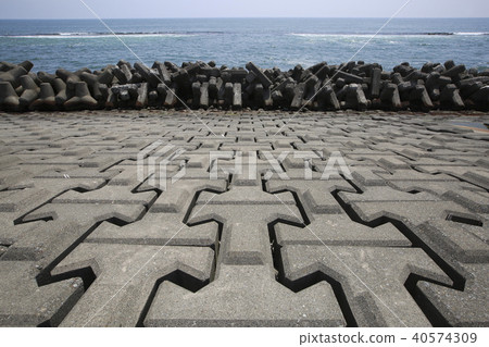 Tetrapot and the sea - Stock Photo [40574309] - PIXTA