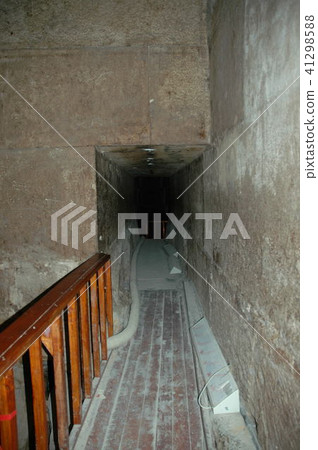 Red pyramid internal passage - Stock Photo [41298588] - PIXTA