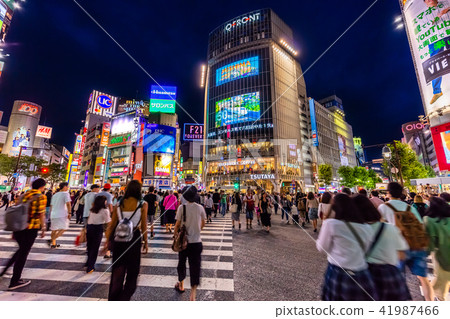 Scramble intersection at Tokyo Shibuya station... - Stock Photo ...