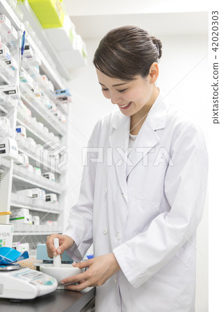 Pharmacy dispensing pharmacy - Stock Photo [42020303] - PIXTA