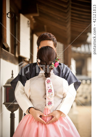 The back of a man and a woman in a hanbok - Stock Photo [42121813] - PIXTA