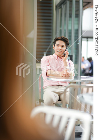 Man,cafe,wait,phone,call - Stock Photo [42446443] - PIXTA