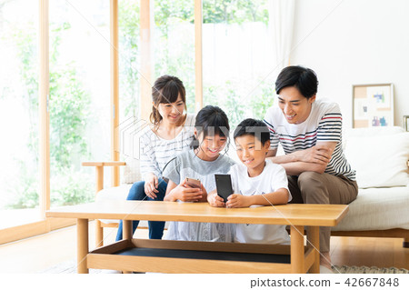 Young family (smart) - Stock Photo [42667848] - PIXTA