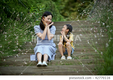 Mother and child sitting on stairs - Stock Photo [42770116] - PIXTA