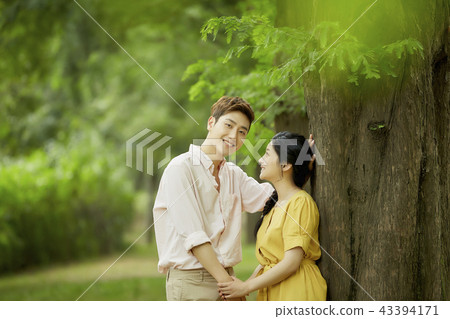 Couples, lovers, students, college students,... - Stock Photo [43394171 ...