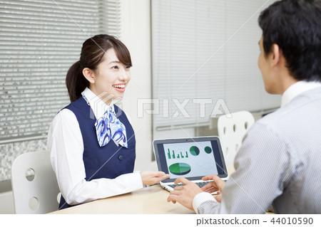 Young female banker - Stock Photo [44010590] - PIXTA