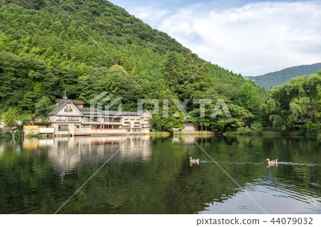 kinrin lake afternoon reflections - Stock Photo [44079032] - PIXTA