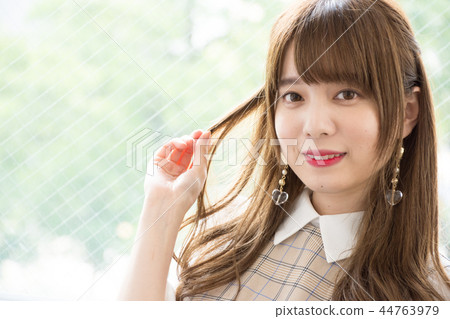 A woman lifting her hair - Stock Photo [44763979] - PIXTA