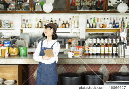 Women working at a cafe - Stock Photo [46866627] - PIXTA