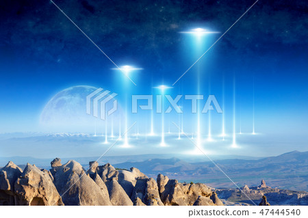 Alien arrival on planet Earth - Stock Illustration [47444540] - PIXTA