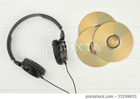 Black headphones and compact discs. - Stock Photo [55299653] - PIXTA