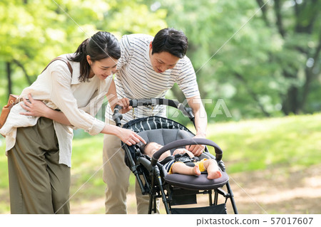 Stroller, baby, family walk, childcare,... - Stock Photo [57017607] - PIXTA