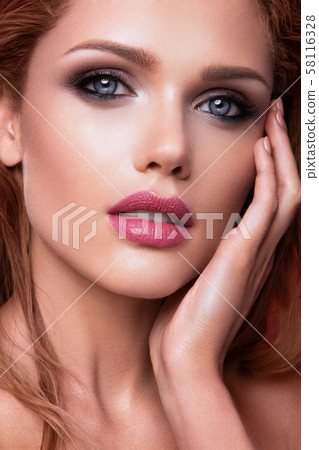 How To Do Makeup Like A Glamour Model | Saubhaya Makeup