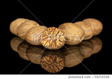 Dry brown nutmeg isolated on black glass - Stock Photo [59254398] - PIXTA