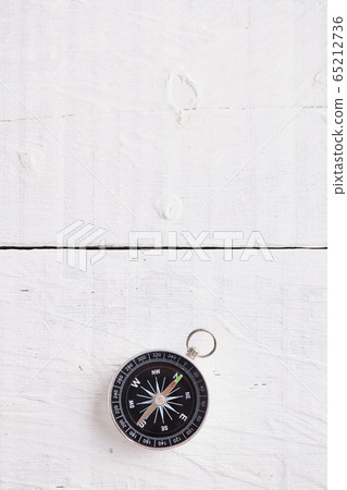 Compass On White Wooden Table - Stock Photo [65212736] - PIXTA