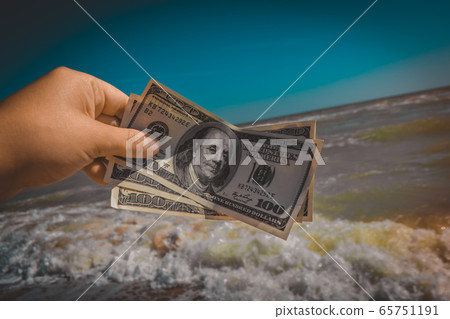 300 Dollars Cash