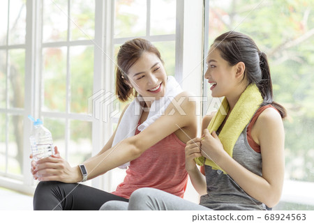 Female sports conversation - Stock Photo [68924563] - PIXTA
