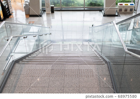 Airport terminal stairs - Stock Photo [68975580] - PIXTA