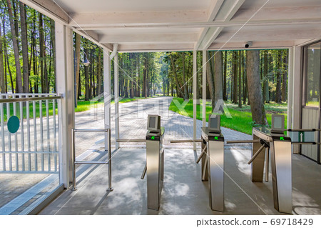 Open turnstile for access to the city park - Stock Photo [69718429] - PIXTA