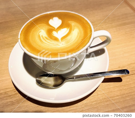 Coffee with cute latte art - Stock Photo [70403260] - PIXTA