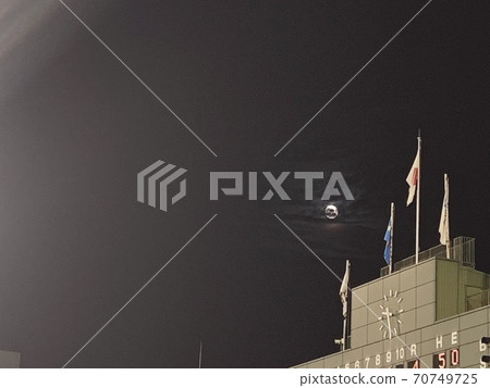 Baseball field and full moon - Stock Illustration [70749725] - PIXTA