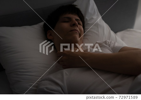 Sleepy night - Stock Photo [72971589] - PIXTA
