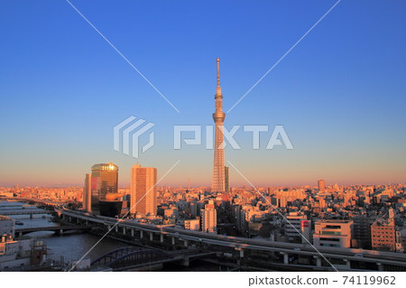 Tokyo Sunset and Sky Tree - Stock Photo [74119962] - PIXTA