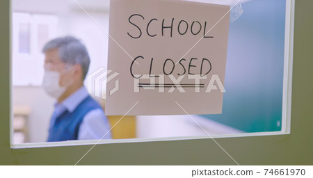 school closed sign on windows - Stock Photo [74661970] - PIXTA