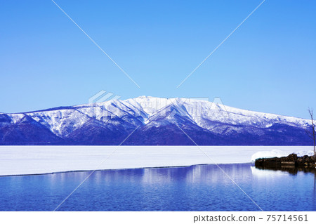 Lake Kussharo and Mt. Mokoto waiting for the... - Stock Photo [75714561 ...