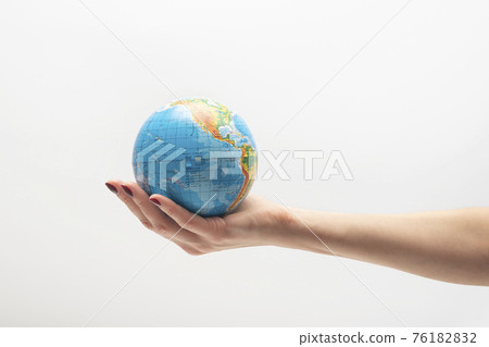 Smallest Hands In The World