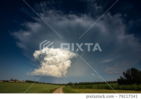 Cumulonimbus Capillatus Incus