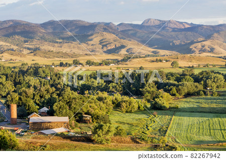 Colorado foothills farmland - Stock Photo [82267942] - PIXTA