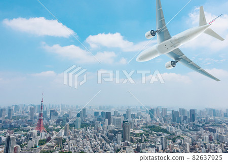 Airplane flying over Tokyo - Stock Illustration [82637925] - PIXTA