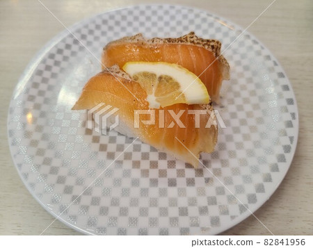 Grilled salmon sushi with lemon - Stock Photo [82841956] - PIXTA