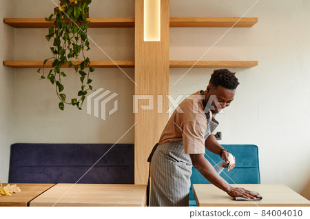 Joyful Man Washing Tables - Stock Photo [84004010] - PIXTA