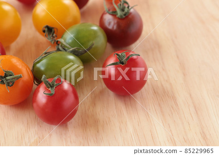 Colorful mini tomatoes - Stock Photo [85229965] - PIXTA