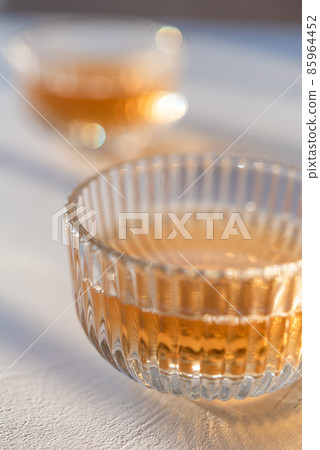 Two side-by-side glass tea cups tea - Stock Photo [85964452] - PIXTA