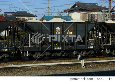 秩父鐵道 35 噸料斗轉向架私車 Woki 100 型-照片素材（圖片） [86629212] - PIXTA圖庫