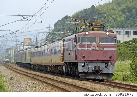 北陸本線椿本森本JR West EF81-106+485系列K01編隊+103系列-照片素材（圖片） [86921675] - PIXTA圖庫