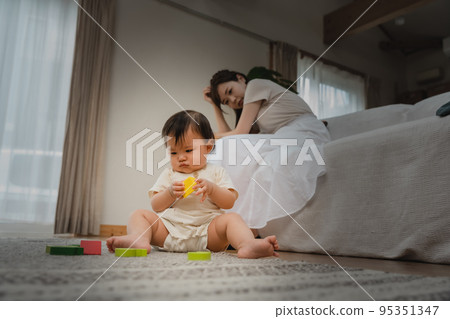 Mother suffering from child rearing - Stock Photo [95351347] - PIXTA