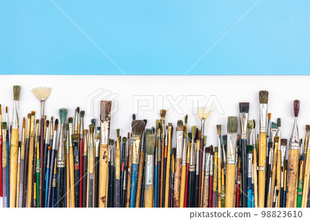 Many brushes for painting on a colored... - Stock Photo [98823610] - PIXTA