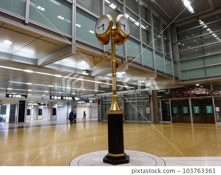 Nagoya Station "Gold Clock" - Stock Photo [103763361] - PIXTA