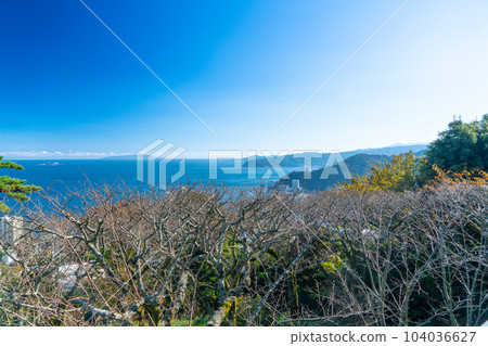 從 MOA 美術館看到的伊豆大島、初島和伊豆半島 1 靜岡縣熱海市-照片素材（圖片） [104036627] - PIXTA圖庫