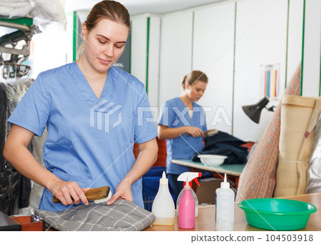 Woman working in dry cleaner - Stock Photo [104503918] - PIXTA