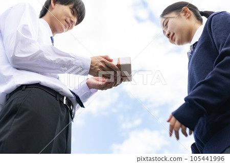 High school student giving gifts - Stock Photo [105441996] - PIXTA