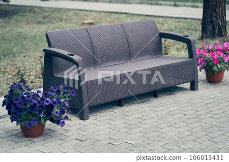 Park Bench Side View Detail