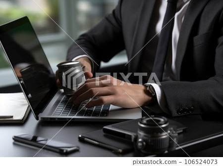 closeup with hand of businessman using laptop,...-插圖素材 [106524073 ...