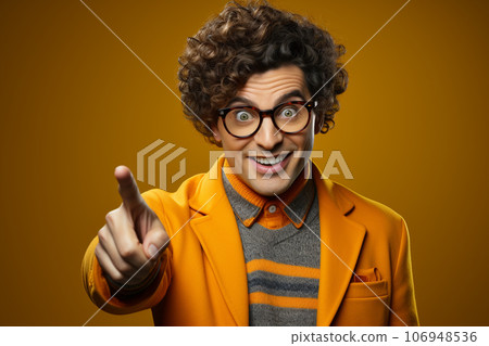 Fun goofy guy deliriously smiling and pointing...-插圖素材 [106948536 ...